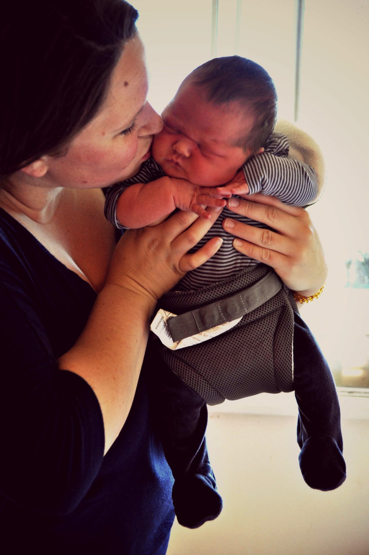 6 Benefits of Baby Wearing {Plus Onya Baby Carrier Review}